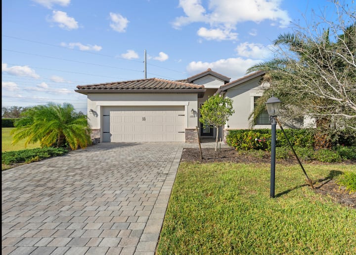 Beautiful Home In Polo Run - Lakewood Ranch, FL