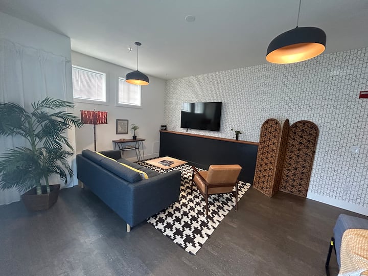 Uptown Studio With Parking. - Seattle, WA