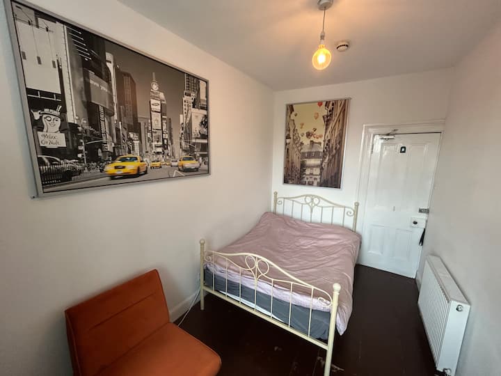 Cosy Room Super Location - Glasgow