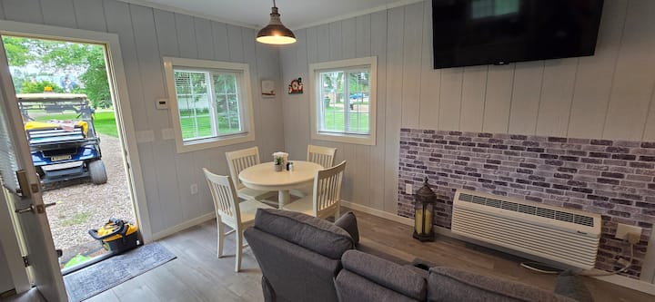 Cabin #5, Speaker's Cabin - Watertown, SD