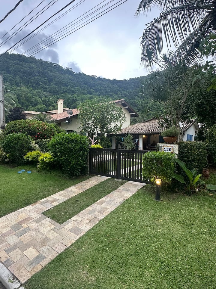 Charmosa Casa Térrea Em Guaecá - São Sebastião