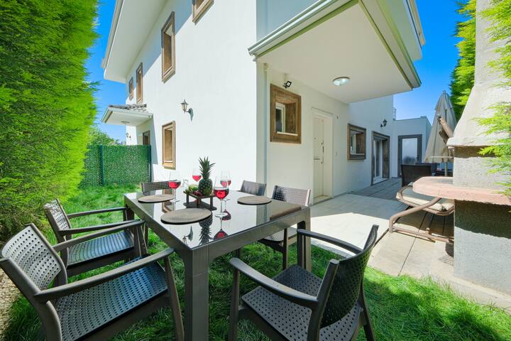 Fethiye Merkezde Saunalı Jakuzili Ve Havuzlu Villa - Фетхие