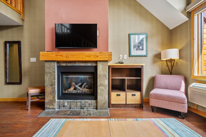 Premium Loft Suite W/ Fireplace + Balcony - Banff