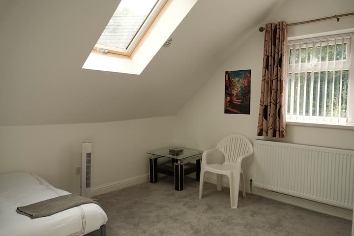 Modern Stay Near City & Park - Bury