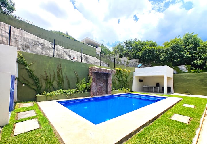 Beautiful Villa In Santiago W/ Pool + Bbq Grill - Monterrey