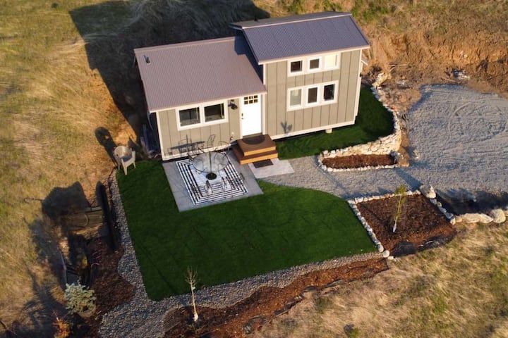 Tiny Home, Big View, Private - Chelan, WA