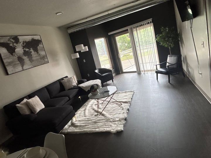 Blackbeam Suite - Des Moines, IA