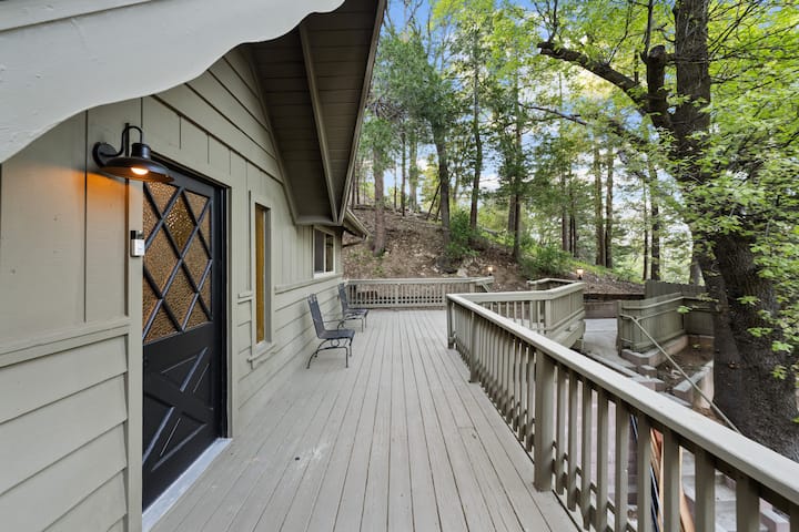 Updated Cabin By Lake Gregory - Crestline, CA