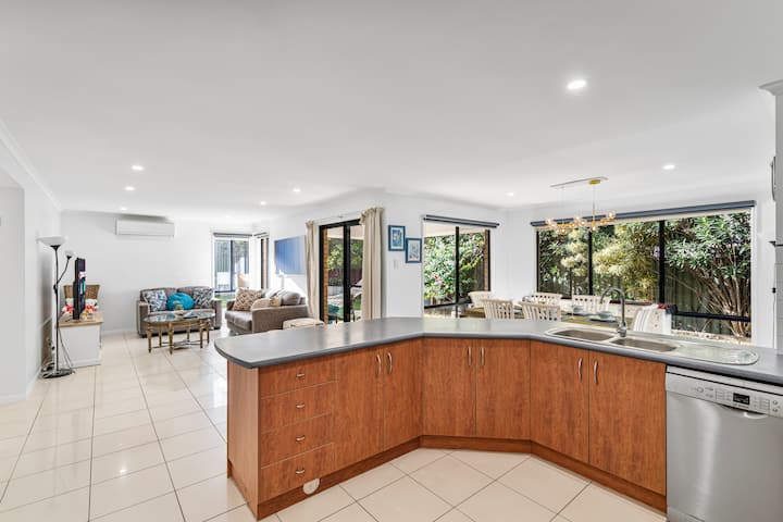 Charming Family Retreat | Relax Vibe Garden Patio - Brisbane