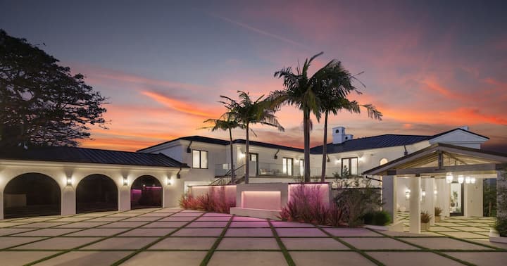 Dume Malibu: Oceanview Paradise W/ Theater & Pool - Malibu, CA