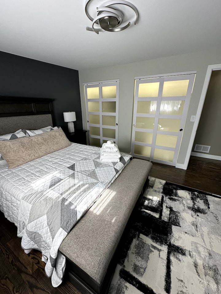 Charming 3br/2ba Retreat At Villa Park - Elmhurst, IL