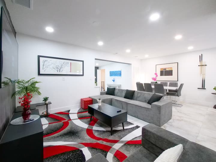 Near Downtown & Beach Escape – W/ Pool + Game Room - 포트로더데일