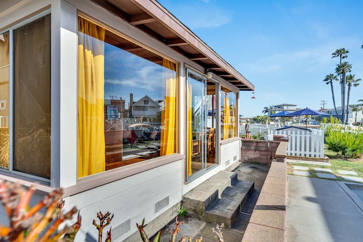 Retro Vibes By The Bay | Newport Getaway - Newport Beach, CA