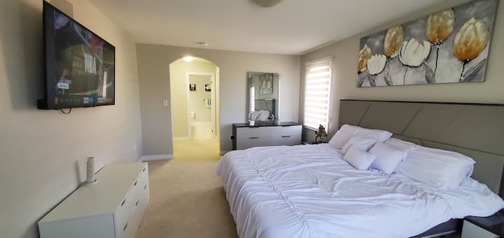 Place To Relax With Whole Family - Brampton