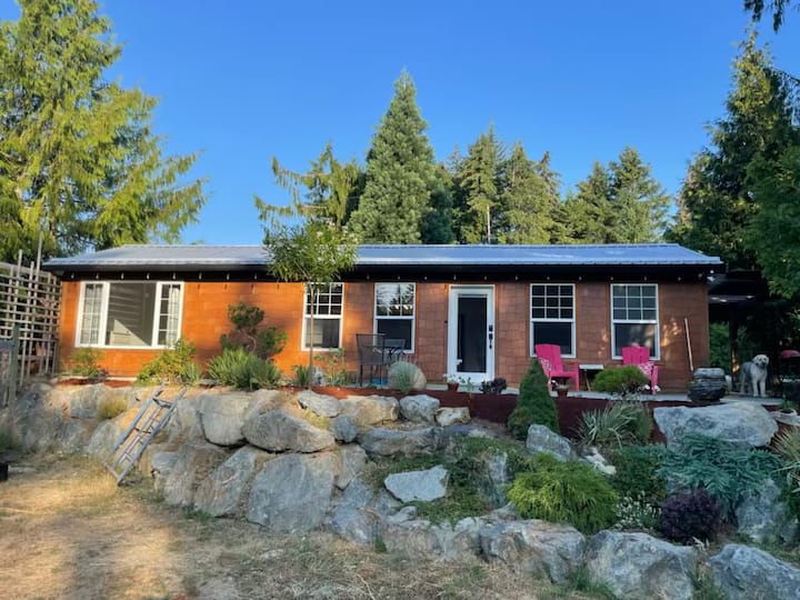 Nestle By The Trestle - Cowichan Bay