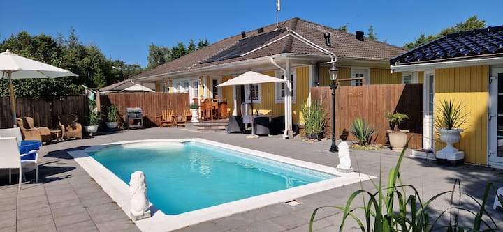 Strandnära Pool Villa - Trelleborg