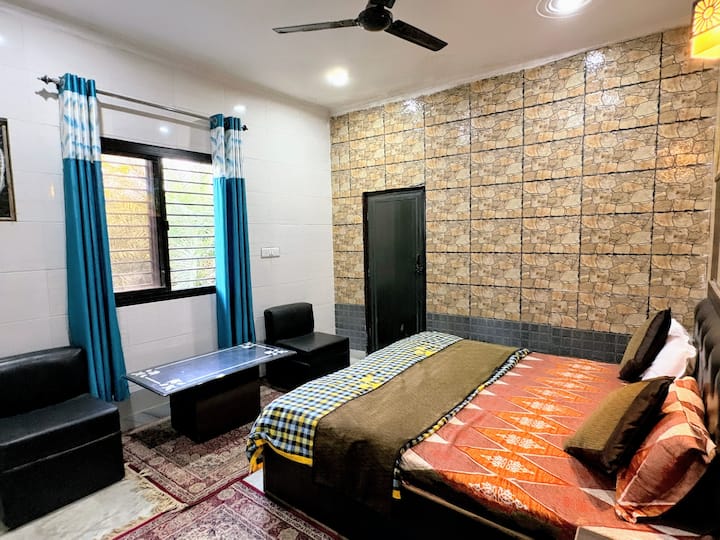 Ac Double Bed Room For 2 Guest - Agra