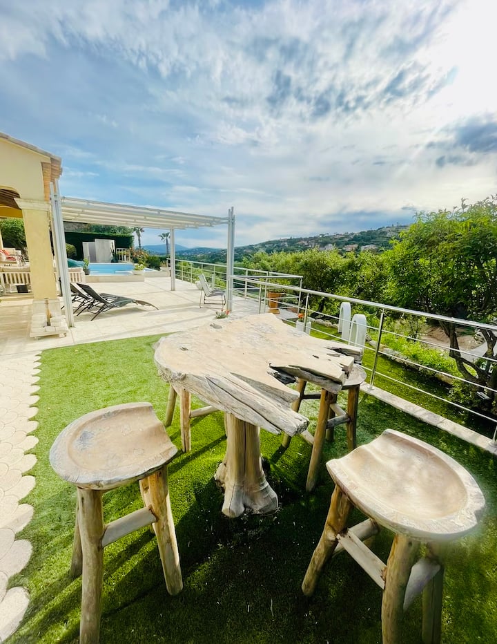 Villa Douce : Piscine Et Jacuzzi à Sainte-maxime - Var