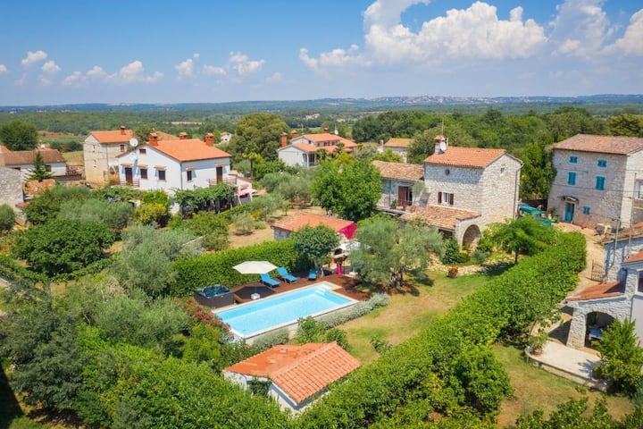Villa Rossa With Pool & Jacuzzi - Poreč