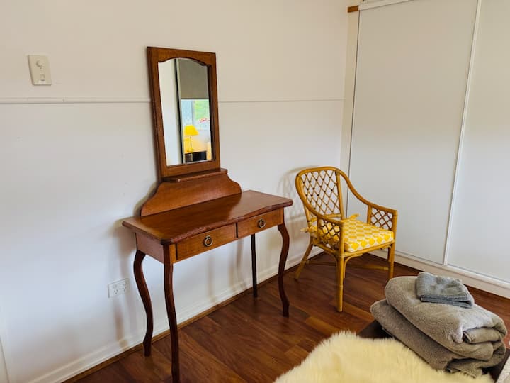 T1-private Cosy Room In Artistic Shared Home. - Toowoomba