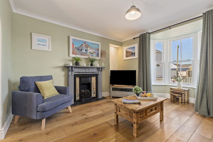Cheerful, Dog Friendly Cottage - Whitesands Bay