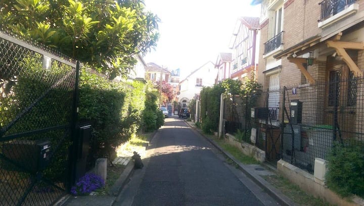 Charmant Deux Pièces Au Calme - Courbevoie