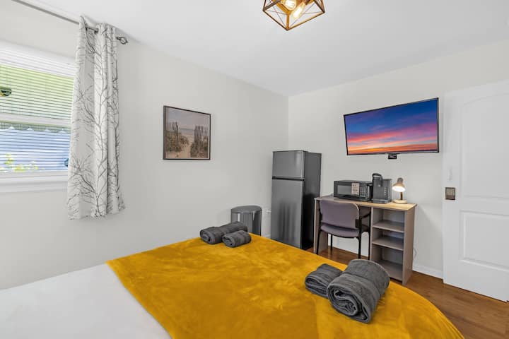 Room B Is Budget Friendly For Long Term Stays ! - Greensboro, NC