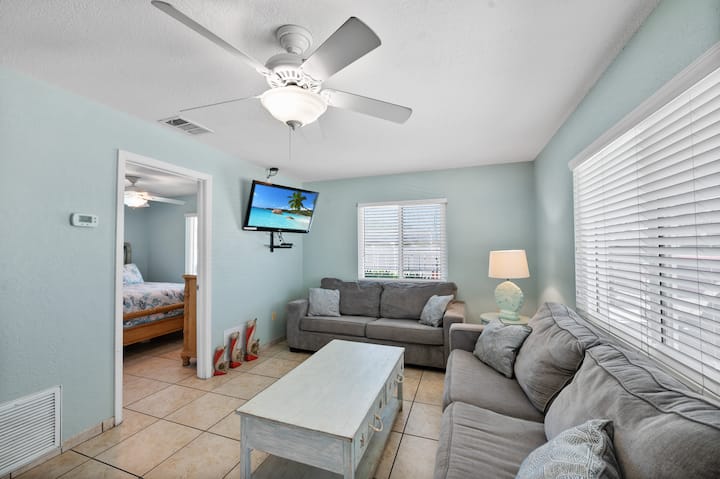 Lovely 1 Bedroom Bayside Unit - Venice, FL