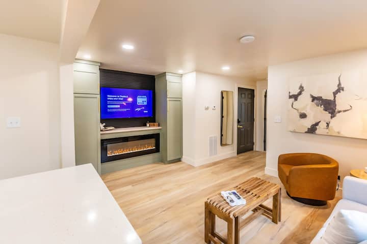 Work & Relax: Central 30+ Day Stay Gem | Queen Bed - Lincoln, NE