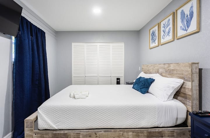 Sovereing Guesthouse • 4 Miles To Busch Gardens - Tampa