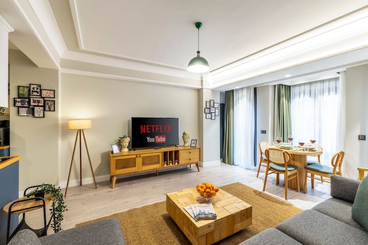 Spacious And Large House With Elevator In Cihangir - Estambul