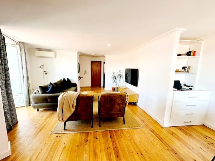 Best Location! Penthouse W/ Views - Lisbon