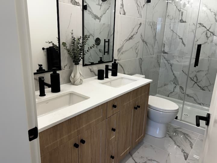 West Coast Living -Solarium/deck - Langley, BC