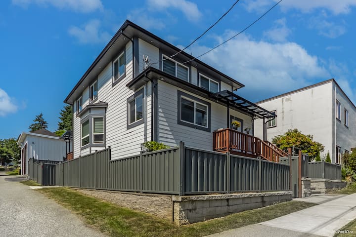 Budget Friendly Side Suite Can Be Interconnected - New Westminster