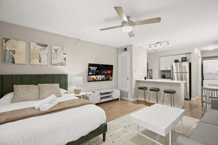 Stylish Studio Near Domain - Austin, TX