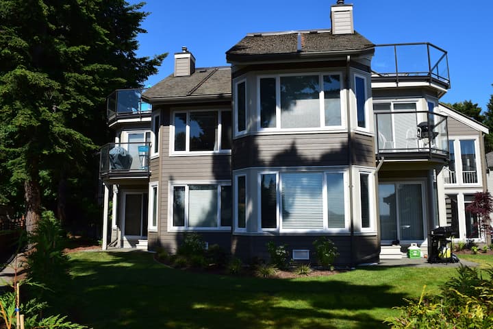 Oceanview Beach Level Townhome In Parksville - Parksville