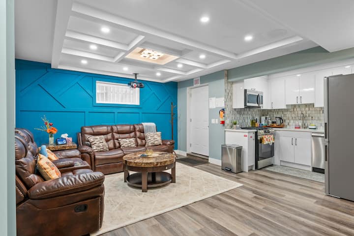 Private Family Entertainer's Suite - Calgary