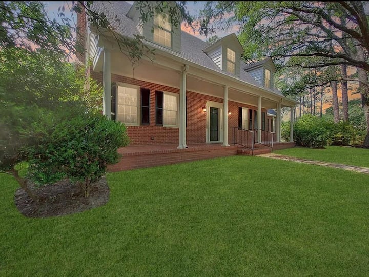 Clean, Cozy, Comfy Home To Relax - Albany, GA