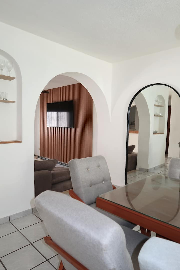 Casa Om: Como En Casa. - Mérida