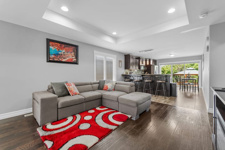 Cozy Modern Gem In Amherstburg - Amherstburg