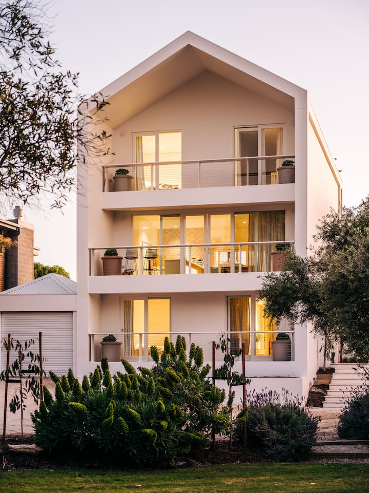Sagres | Beach Access, Pool, Sauna & Bay Views - Point Lonsdale