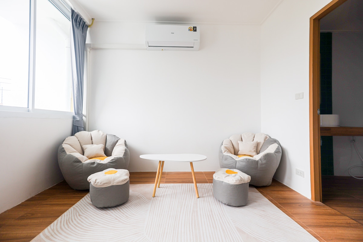 Eénkamerappartement in een rijtjeshuis aan het strand op 100 meter van ...