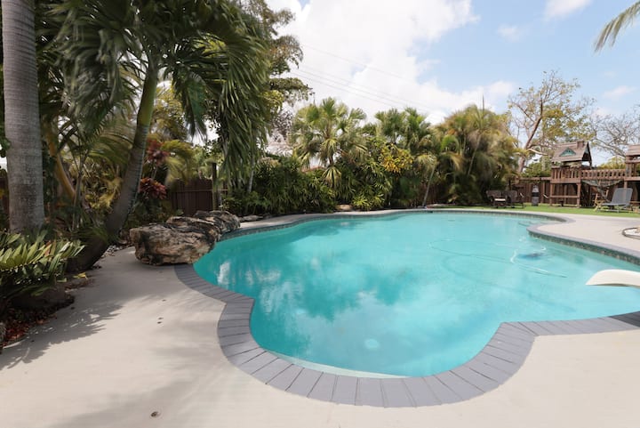 K House On Rainbow Drive - Dania Beach, FL