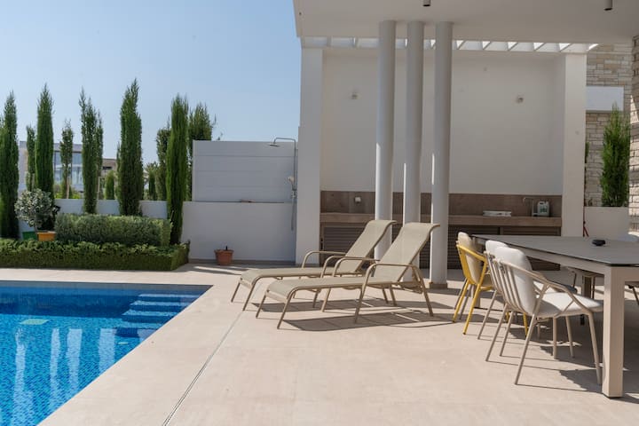 Luxury Villa With Pool Near Beaches And Harbor - Paphos