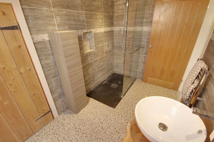 Self Contained King Size Room. - 비벌리