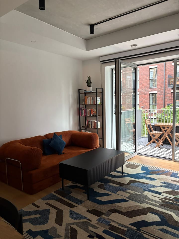 Stylish & Comfy East London Stay - London, ON, Canada
