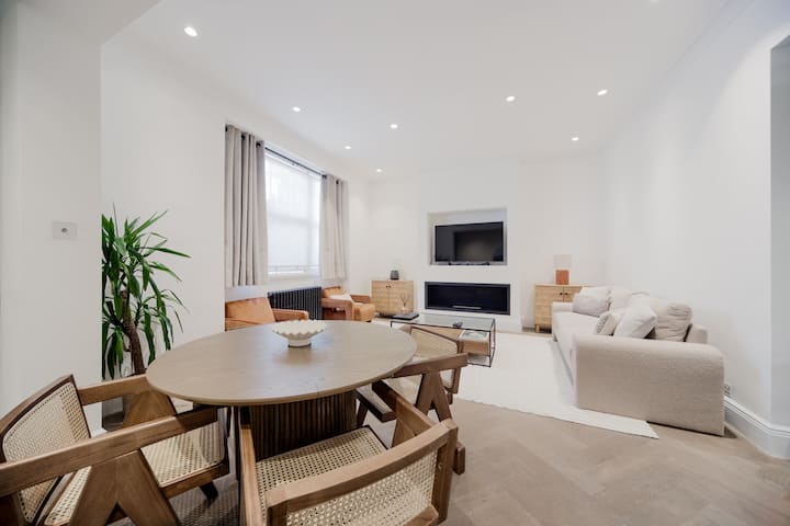 Modern 2 Bed Flat, South Kensington - London, UK