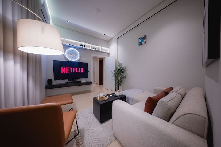 Luxury 1br | 65" 4k + Bedroom Tv | Self Check-in - Riad