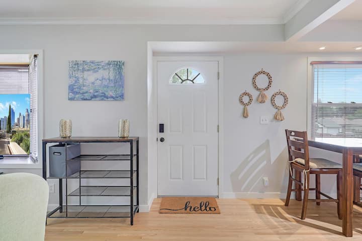The Calm & Comfy Nest - Bloomington