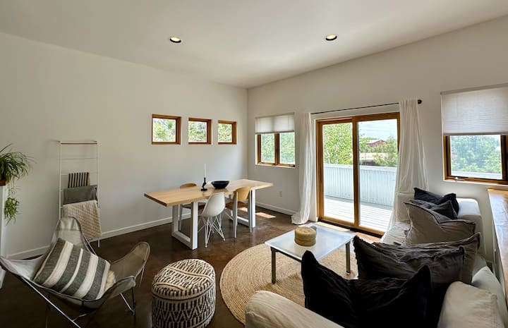 Trendy 2- Story Designer Loft With Studio In Town - Santa Fe